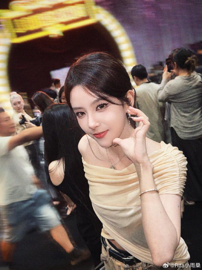 LPL官方解说Rita晒照：出发出发出发出发