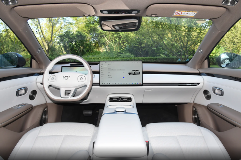 抢先试驾长安启源A06！大溜背无框车门，预售11.99万起