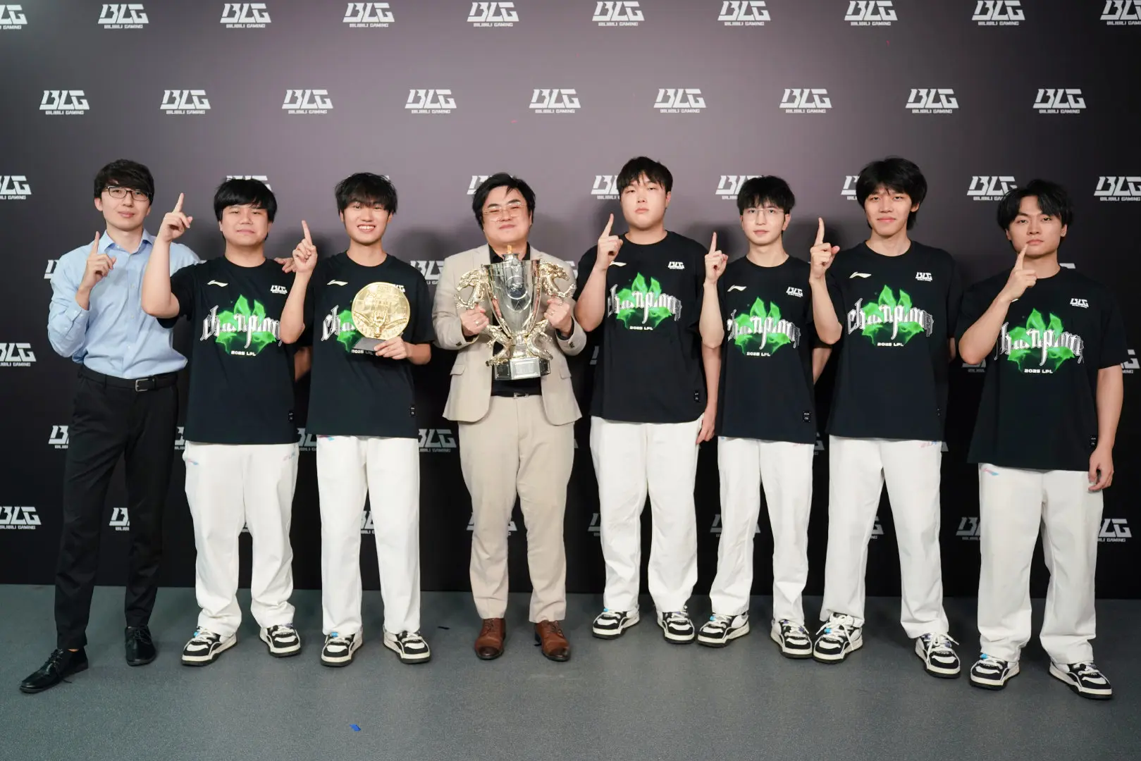 曝LPL俱乐部投入：BLG、IG位列前三！管泽元评世界赛Top20选手！