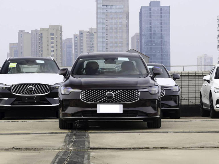 新款沃尔沃S90 30.09万起，与奥迪A6L同级，可选2.0T插混动力