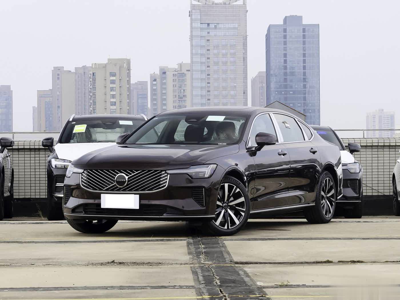 新款沃尔沃S90 30.09万起，与奥迪A6L同级，可选2.0T插混动力