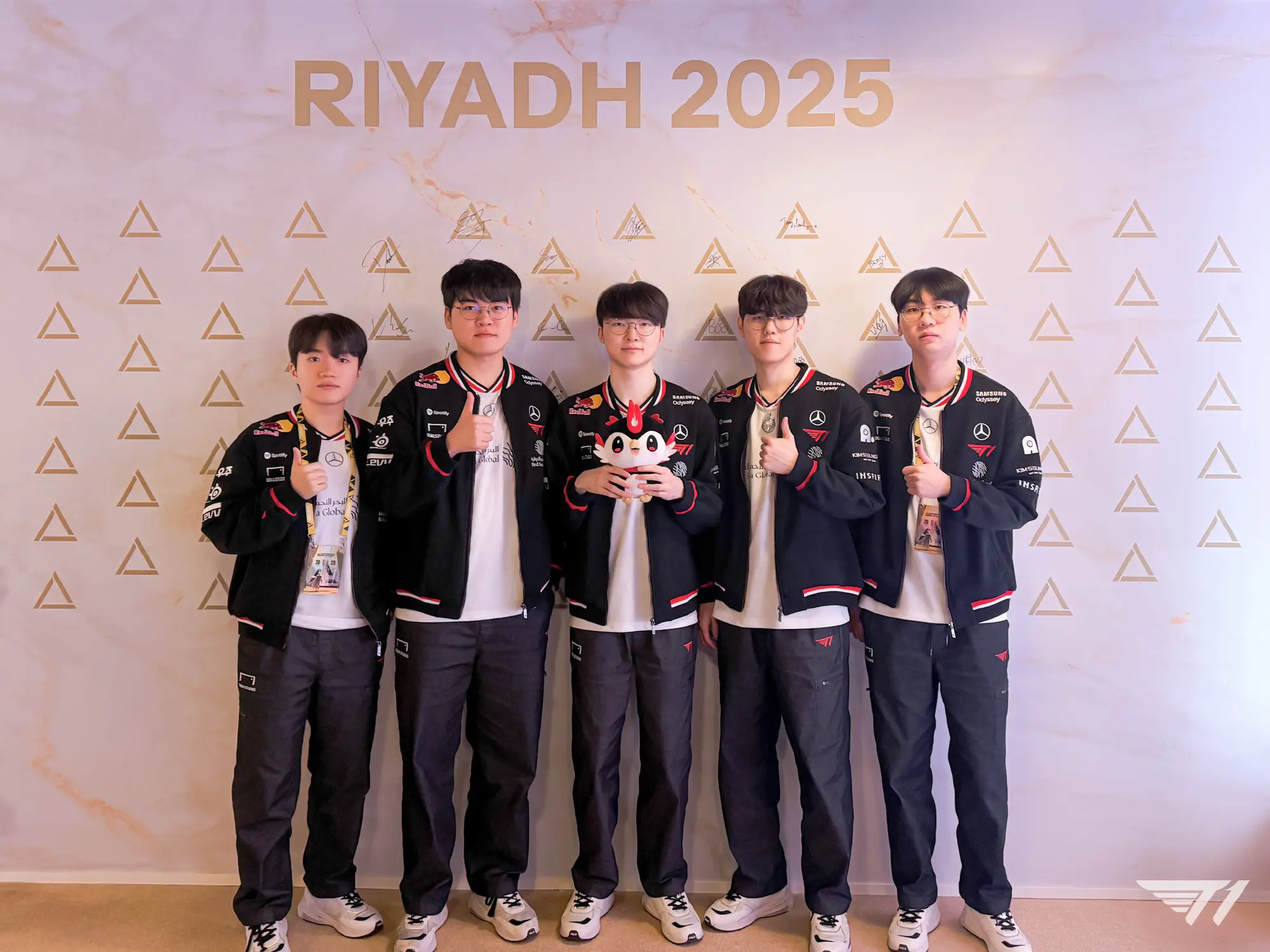 T1以3-1淘汰IG，晋级S15瑞士轮！theshy韦鲁斯上单0作用，T1团战大胜