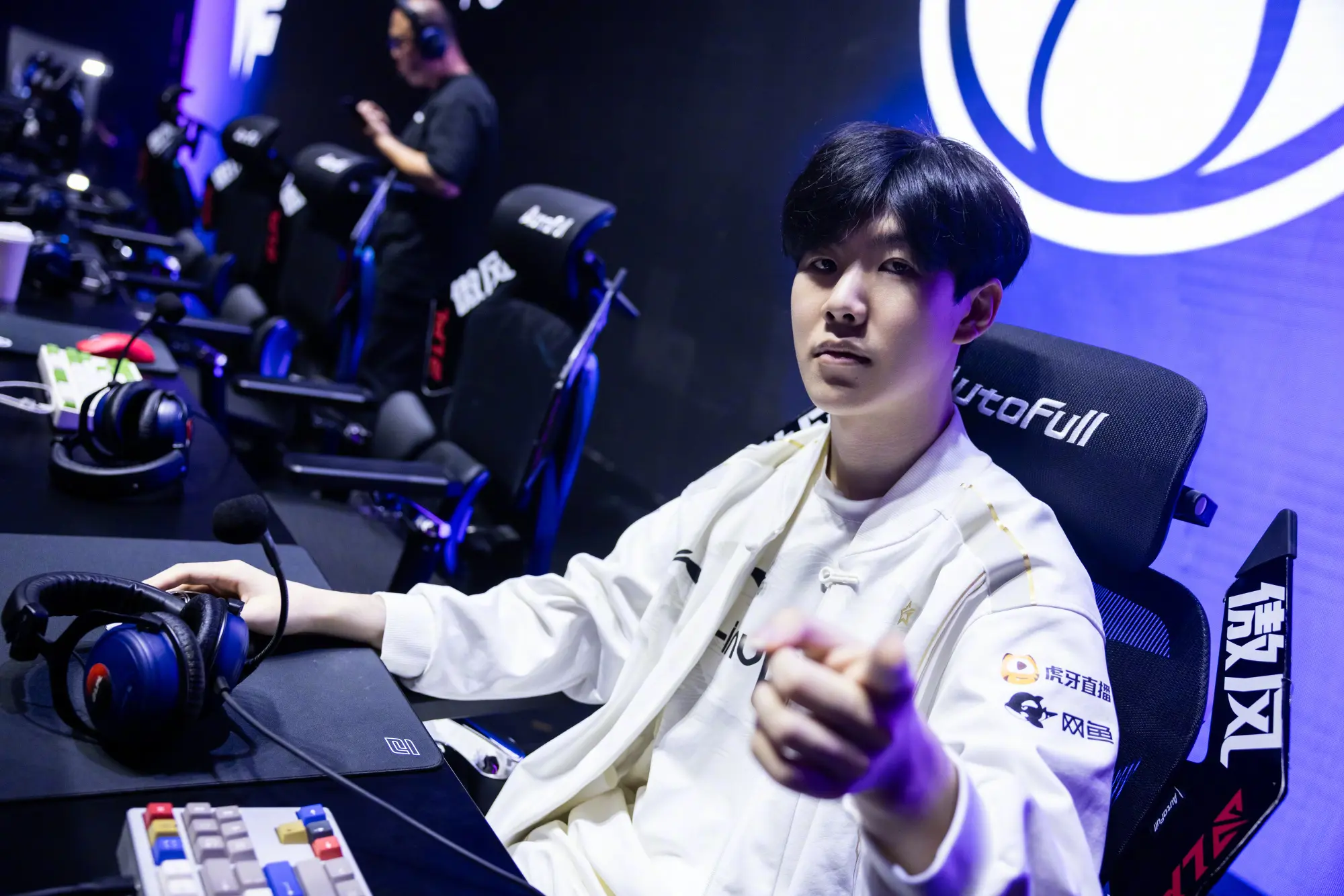 海外网友热议T1淘汰IG：Theshy像T1的间谍！赛制太差，IG该进瑞士轮