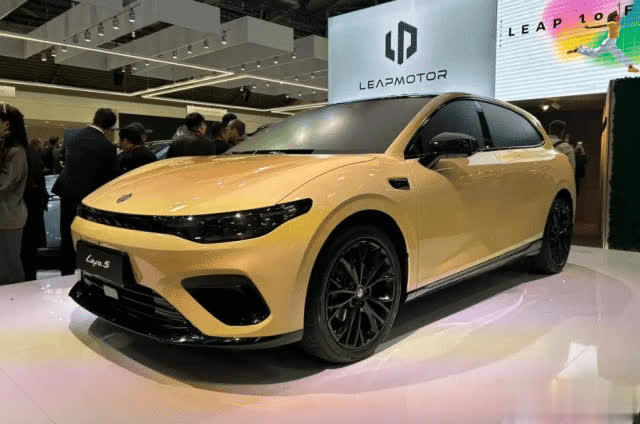 零跑Lafa5 10月11日亮相，广州车展将正式上市