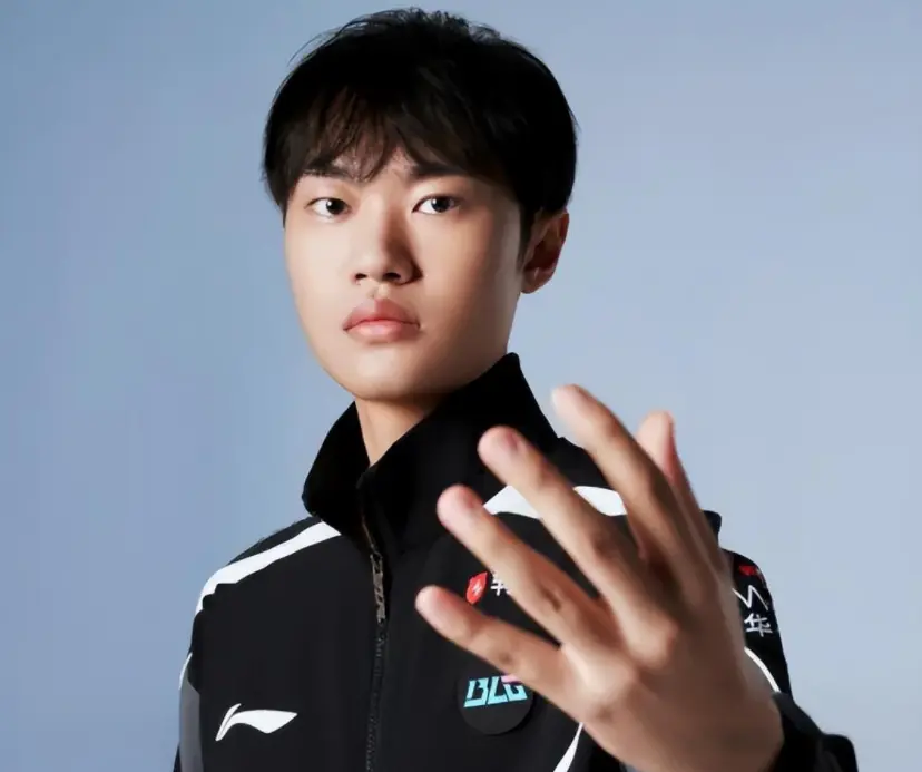 knight接受采访，直言今年LPL实力跟LCK不相上下，目标是夺冠