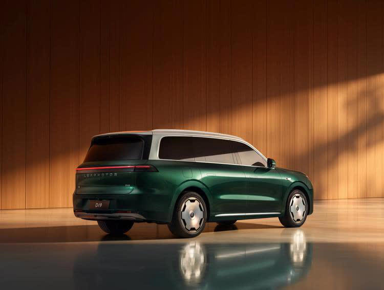 三分钟了解零跑D19：小油箱大电池的80度增程车型