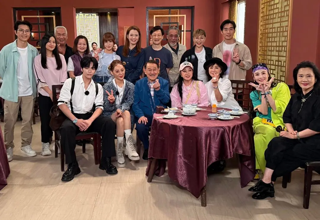 梦幻联动！张柏芝、刘嘉玲率《一路繁花2》探班TVB《爱回家》剧组