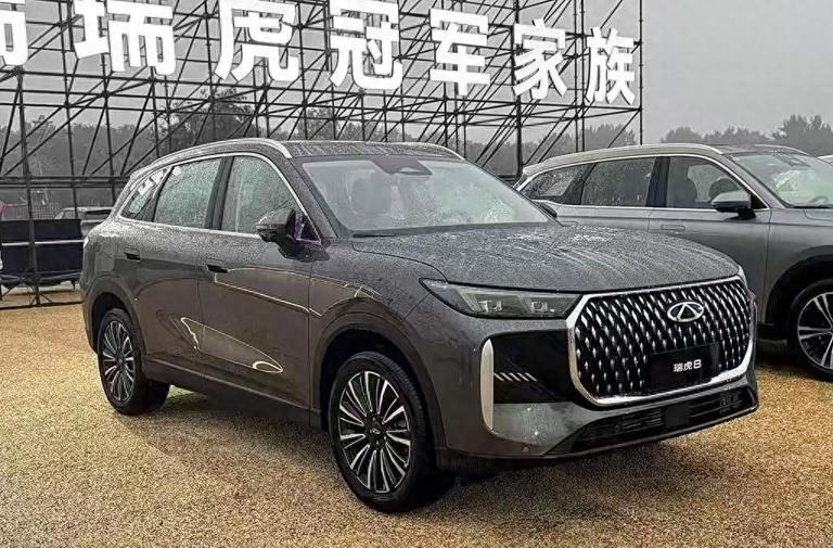 奇瑞全新瑞虎8要来了！轴距2825mm，这次虎豹双行，定价合理会火