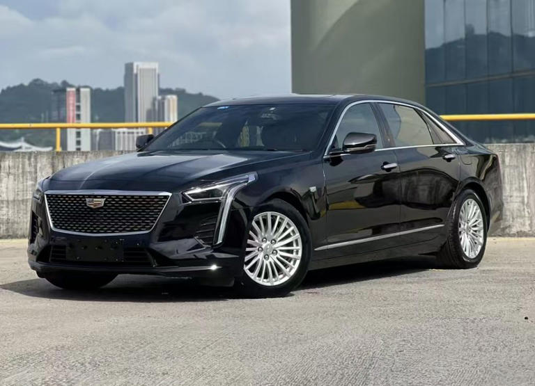 30 万预算别乱选！新 CT6 实测：百万级底盘 + AKG 音响，比电动车还香？