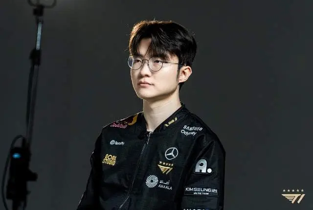 瑞士轮生死战：BLG对决VKS走上救赎之路，卫冕冠军T1迎战100T