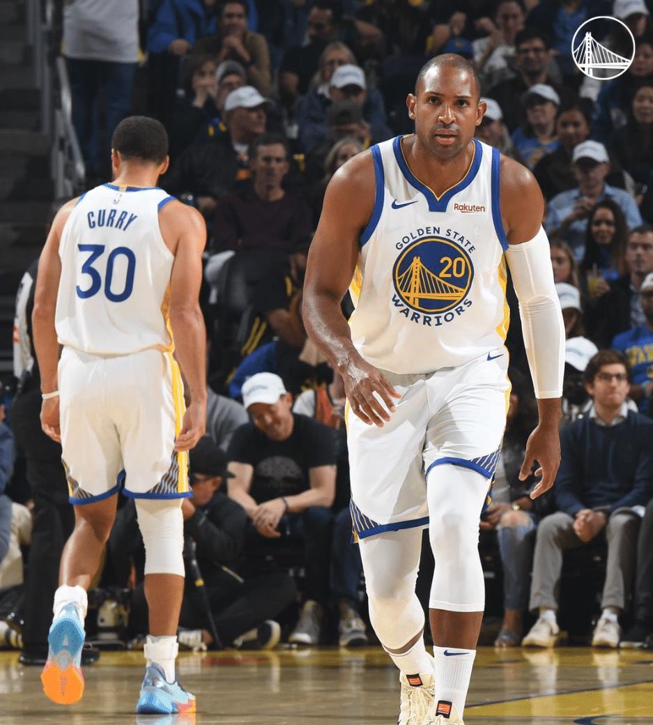 Logo绝平+下半场35分：库里超神一战怒吼释放 轰42+7连献关键3分