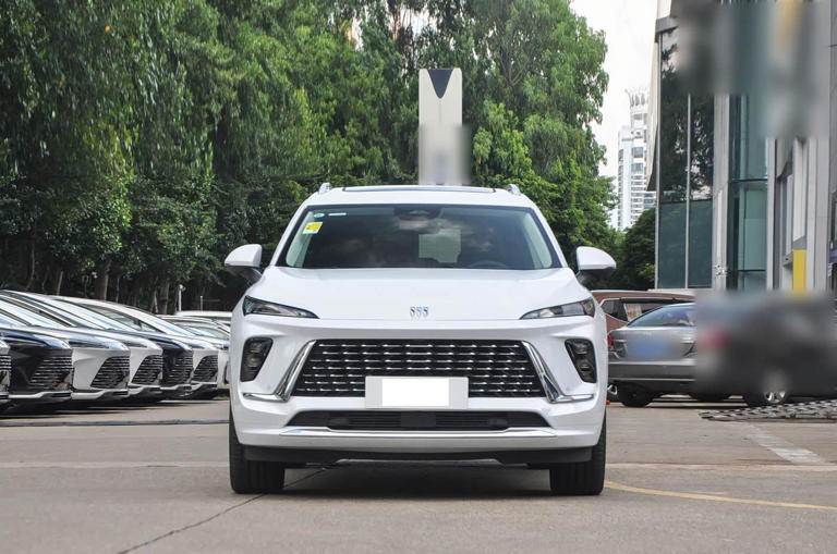 2026款昂科威Plus是家用王炸？2833mm轴距+8155芯片，家用太香了