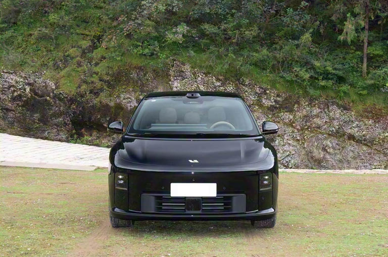 直击家用痛点！理想i6，24.98万起标配冰箱彩电，10分钟充500 公里