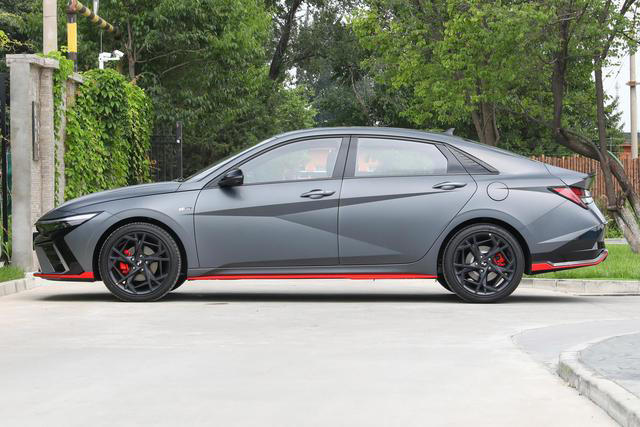 搭载2.0T+8速双离合，现代Elantra N