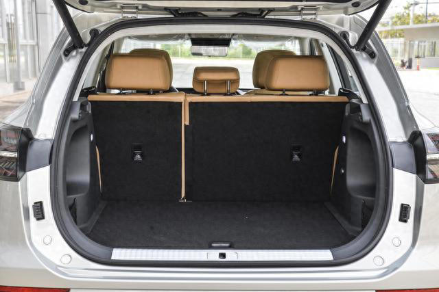 标配高功率2.0T+8AT，红旗HS5用实力说话！咋样？