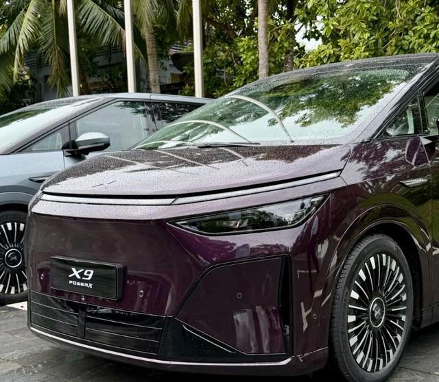 小鹏X9增程版实车曝光，纯电续航452km