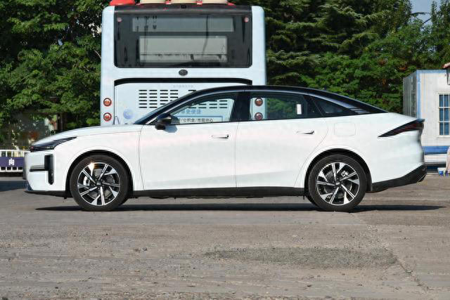 竞争秦PLUS DM-i，吉利银河L6强势来袭