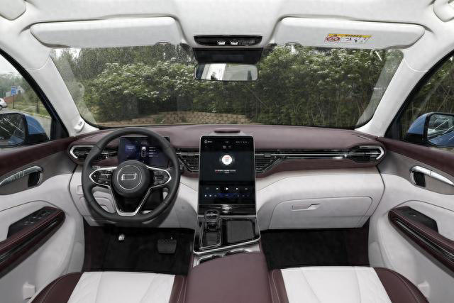 搭载2.0T+8AT，一汽奔腾T90冠军版