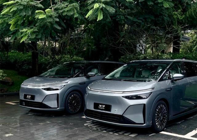 小鹏X9增程版实车曝光，纯电续航452km