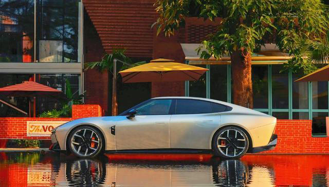 小鹏全新P7来袭，21.98万，定位C级轿车，纯电续航820km，不得了