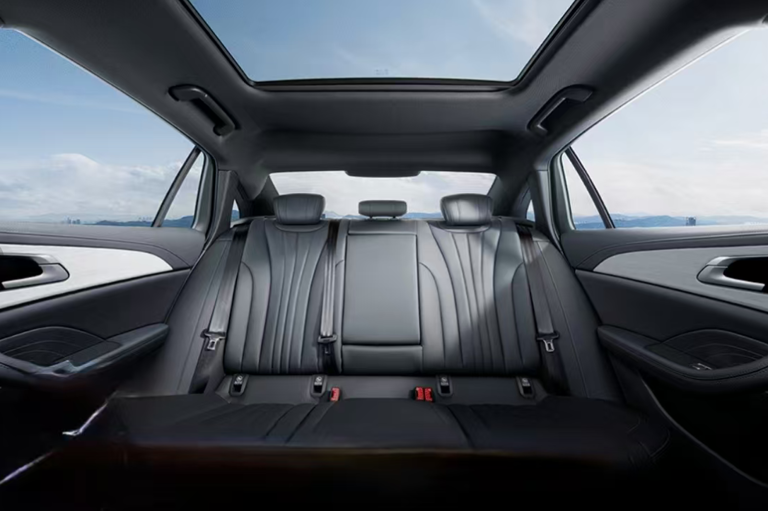 把2.0T+8AT拉入15万以内，这款豪华中型轿车可太香了！