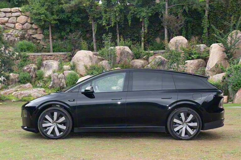 直击家用痛点！理想i6，24.98万起标配冰箱彩电，10分钟充500 公里