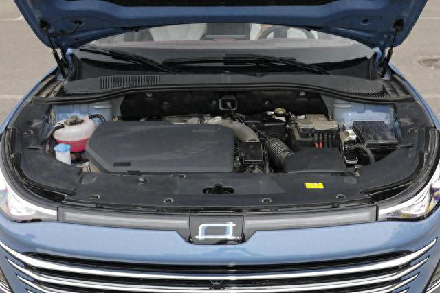 搭载2.0T+8AT，一汽奔腾T90冠军版