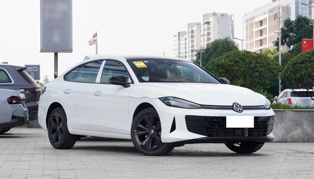 适合年轻人的大众轿跑，无框车门+EA888 2.0T，带你看13.99万凌度L