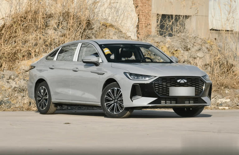 10.99万起售，配插混动力，奇瑞风云A8L动力性能很出色？