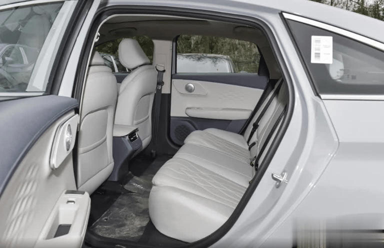 10.99万起售，配插混动力，奇瑞风云A8L动力性能很出色？