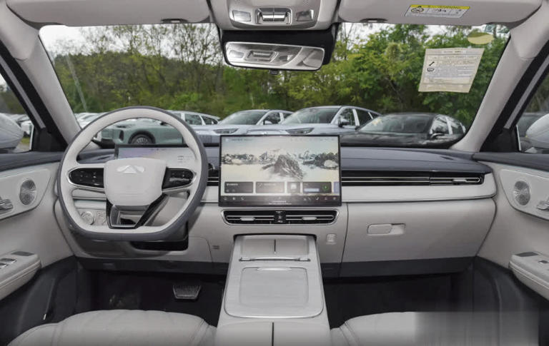 10.99万起售，配插混动力，奇瑞风云A8L动力性能很出色？