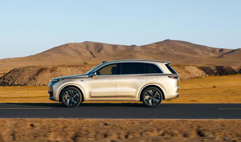 国产家用SUV选它不会错，大6座+续航超1300km，奶爸车名不虚传！