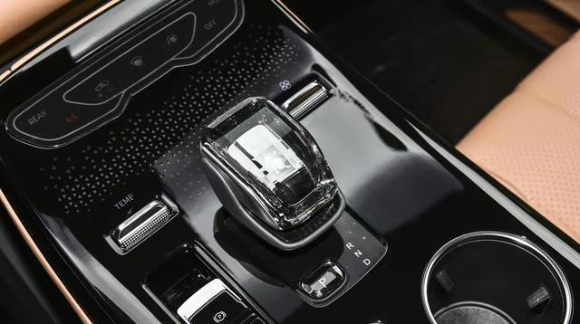 15.99万起，星海V9厂家质保8年+续航1300km，合适刚需家庭选择！