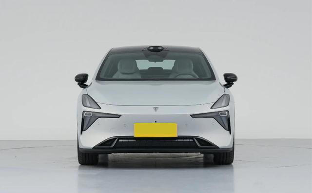 26款深蓝L06，续航670公里，3C快充，零百加速5.9秒，轴距2米9