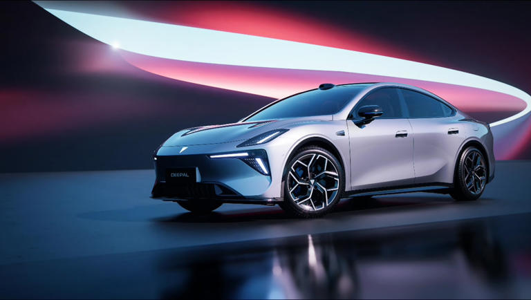 专为年轻化轿跑市场打造 深蓝L06开启预售