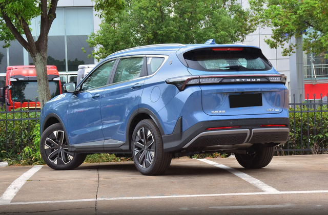 售价14.98万，2025款捷途山海L7上市，剑指宋L DM