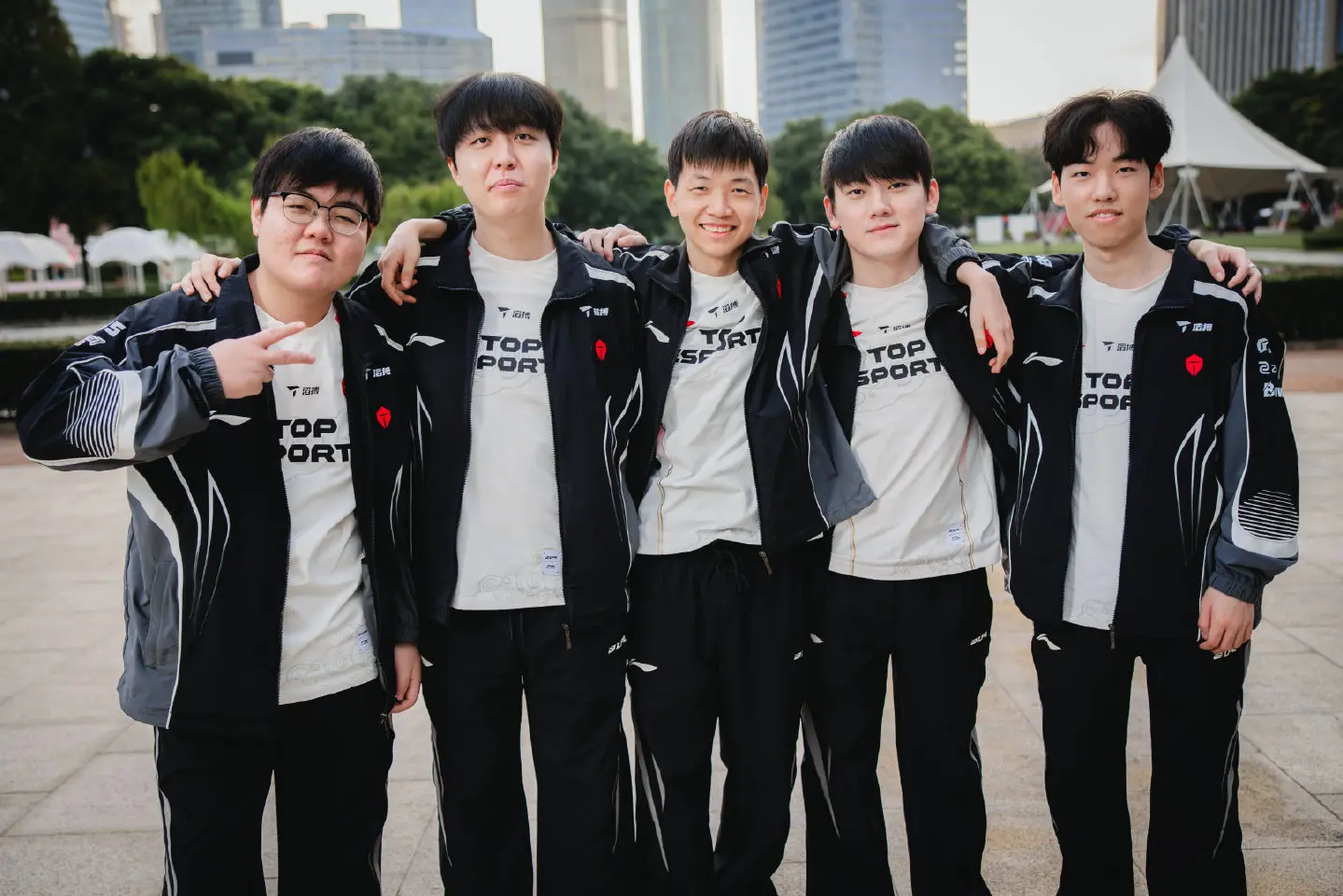 Gumayusi说要3：0TES！朱开：TES和T1谁赢谁夺冠！