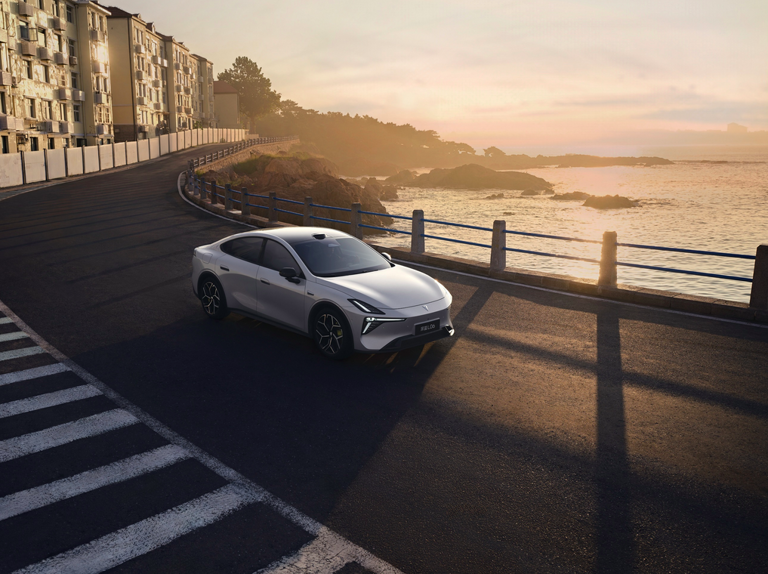 13.99万元起！法拉利同款悬架，后驱小钢炮，深蓝L06开启预售