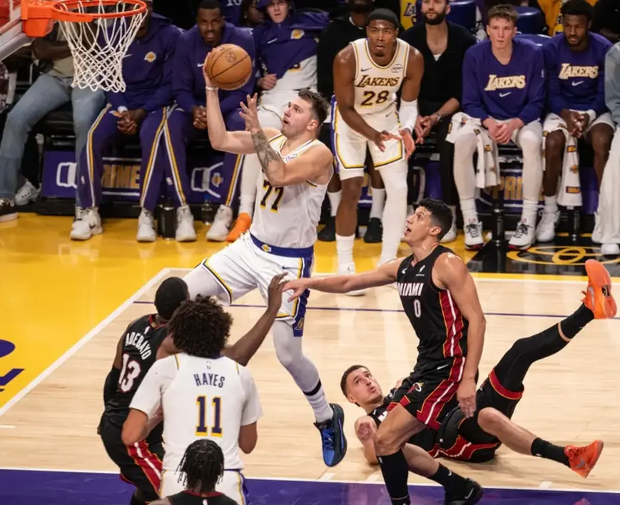 东契奇把话挑明，多人认可布朗尼！拉拉维亚很谦虚，里夫斯谈到詹姆斯