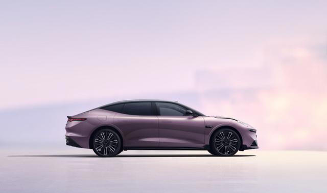 迎来万台下线！领克10EM-P靠技术普惠圈粉无数