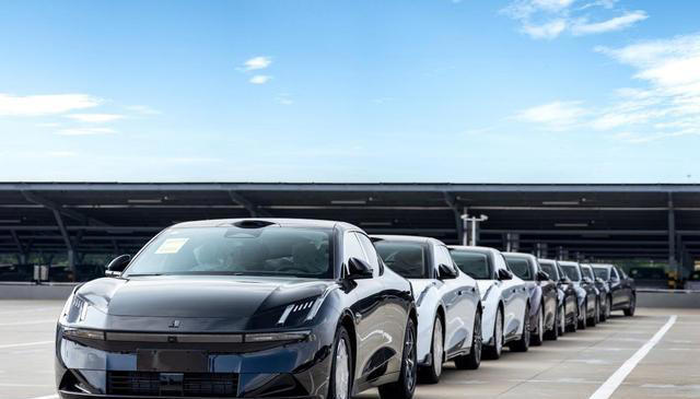 混动轿车市场新选择！领克10EM-P万台下线实力出圈