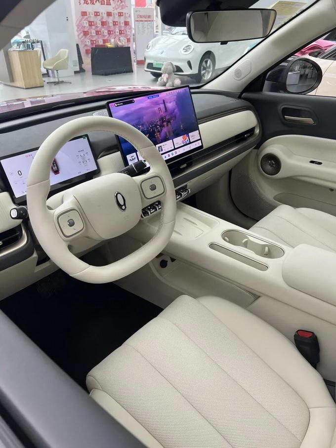 欧拉5实车到店！激光雷达+女王副驾，续航580km硬刚元PLUS