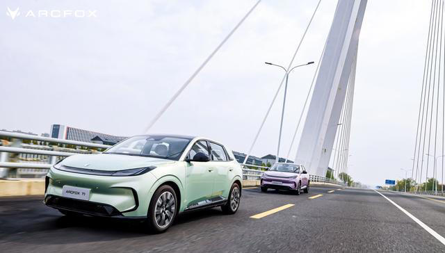 A0级的身材，B级的野心：深度试驾极狐T1，它凭什么“超标”？