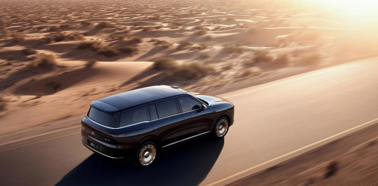 颠覆30万级大六座SUV格局，上汽旗舰·智己LS9预售33.69万元起