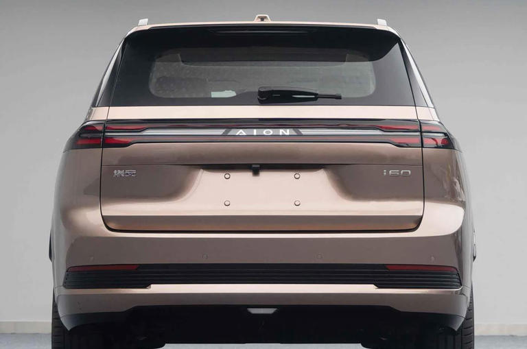 埃安AION i60开启预售，11.98万起，国民车的表现如何？