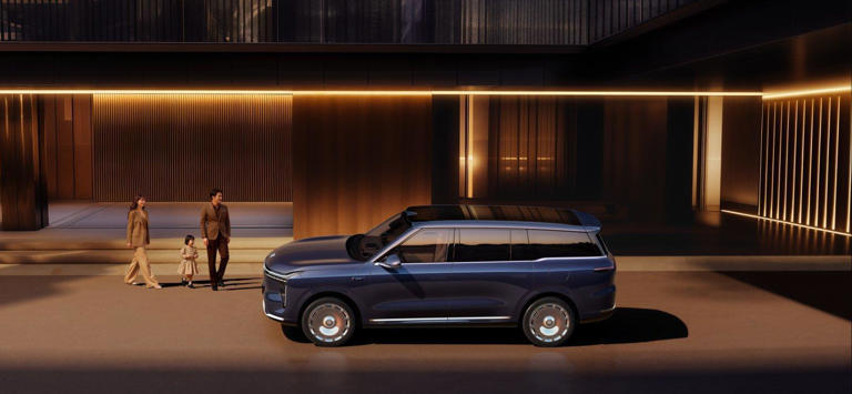 智己LS9：30万级大六座SUV的“技术屠杀”？