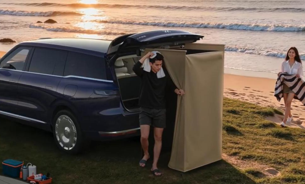 淋浴 + 按摩：智己LS9发布预售，各种“整活”层出不穷