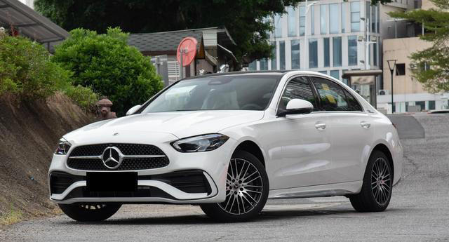 提供两驱／四驱车型，搭载1.5T+9AT动力，2025款奔驰C级该怎么选？