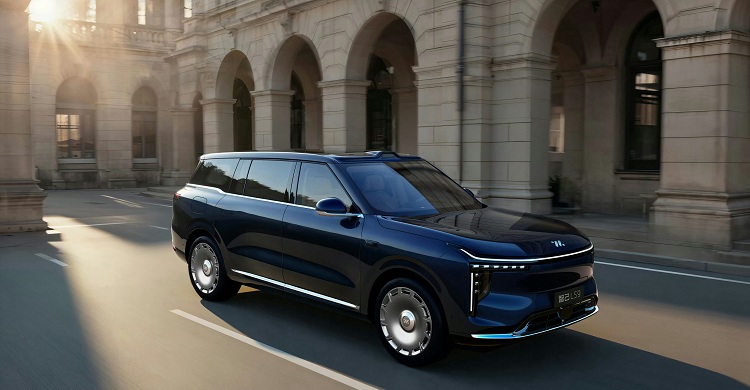 有点东西！智己LS9标配B&O音响，国产车首次！