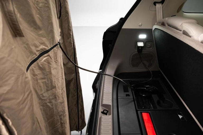 预售 33.59 万元起，可以选配「淋浴」套件的智己 LS9 把上汽家底掏空了